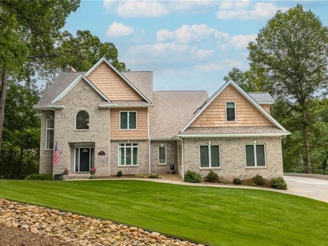 142 W Bay View Dr, Seneca, SC 29672