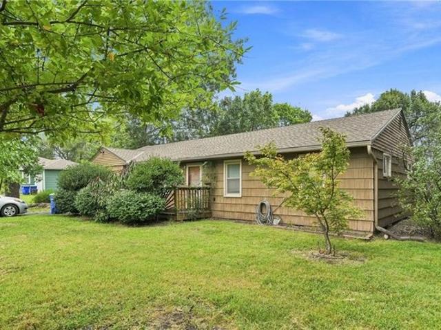 142 W Shawnee St, Gardner, KS 66030