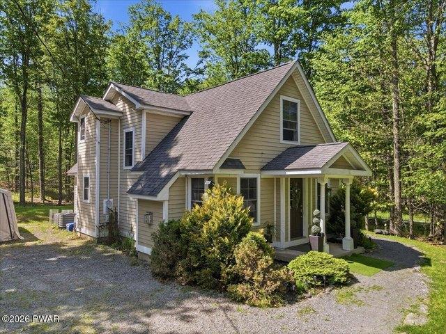 142 Wallenpaupack Dr, Greentown, PA 18426