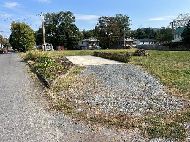 142 Washington St, Alderson, WV 24910