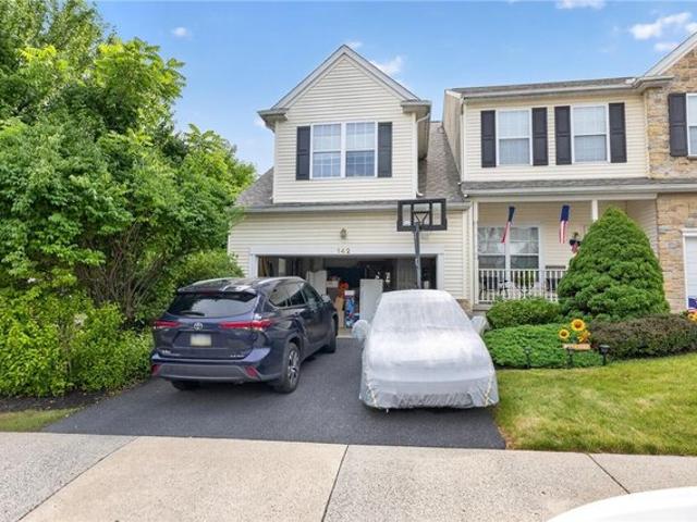 142 Willow Dr, Easton, PA 18045