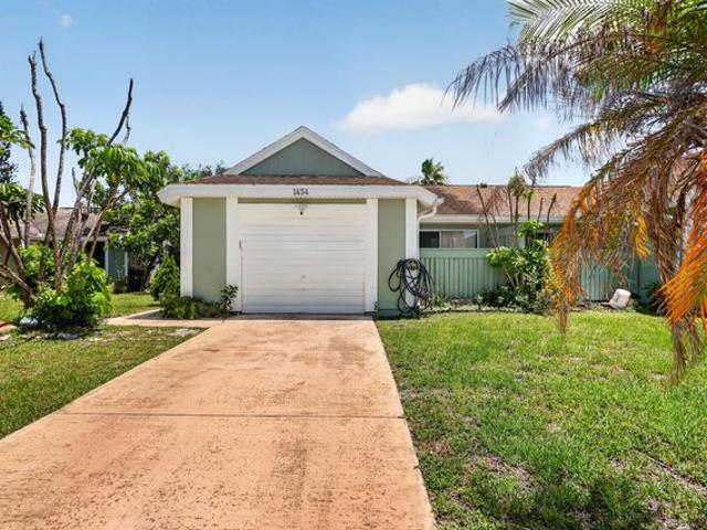 1434 SE Larkwood Cir, Port Saint Lucie, FL 34952