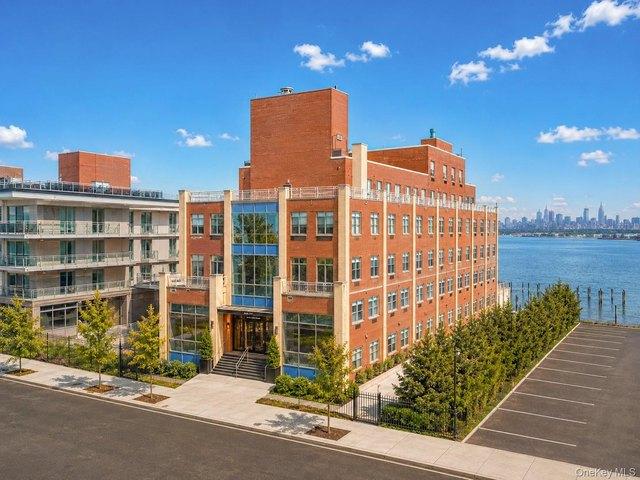 1434 th St Apt 5K, College Point, NY 11356