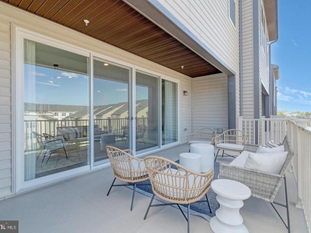 14350 Yesler Ave, Unit 4, Chantilly, VA 20151 | MLS #VAFX2302