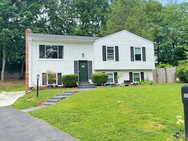 14358 Shaw Ct, Woodbridge, VA 22193 | MLS #VAPW2115 | Compass