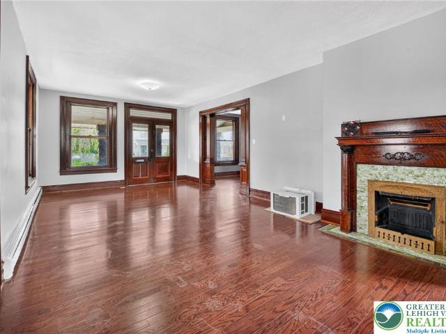 1435 Main Street