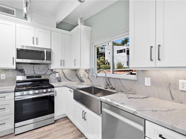 1435 Bluebird Canyon Drive
