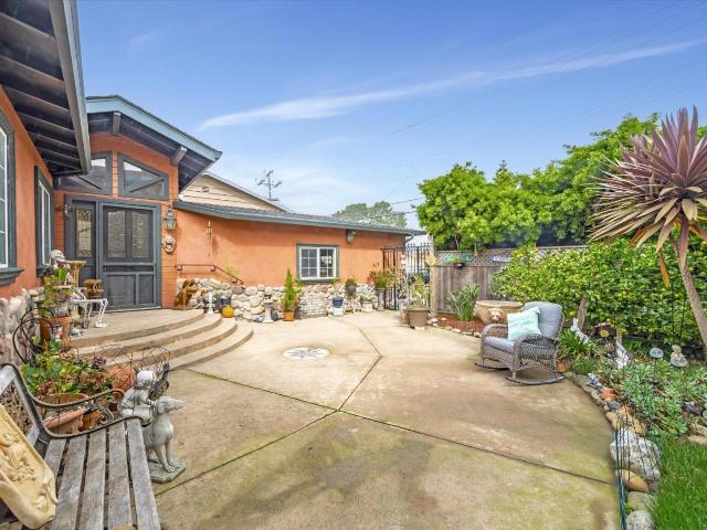 1435 Crespi Drive