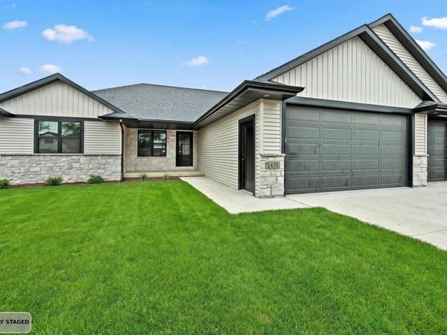 1435 Crossroads Dr, De Pere, WI 54115