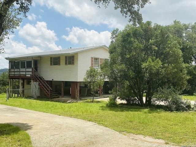 1435 Hillcrest Frst, Canyon Lake, TX 78133