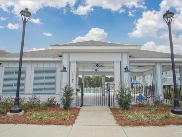 1435 Iroquois Ct