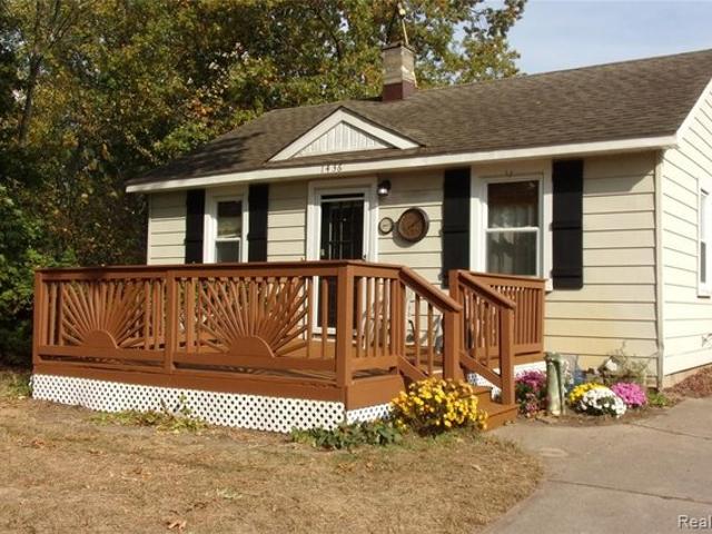 1436 Morningdove, Wixom, MI 48393