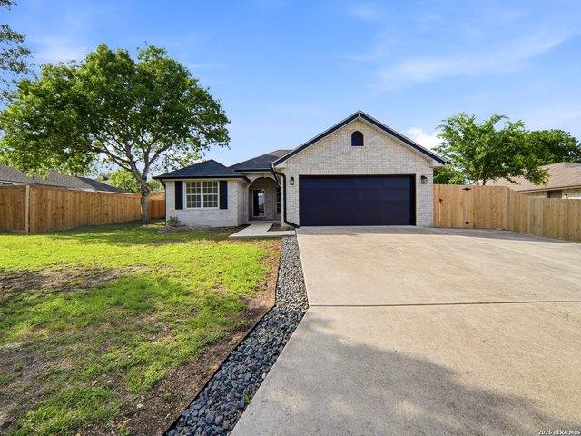 1436 Devin Dr, New Braunfels, TX 78130