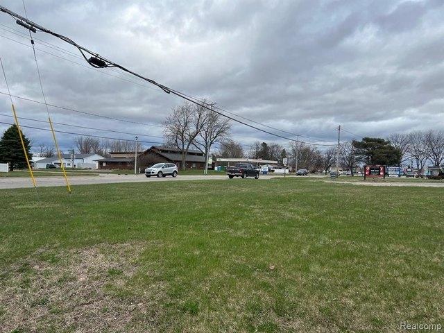 1436 E Pierson Rd, Flushing, MI 48433