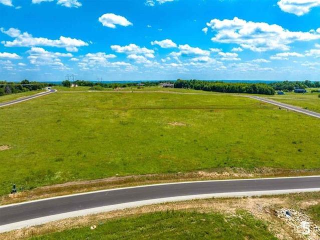 14373 Prairie Trl, Wamego, KS 66547