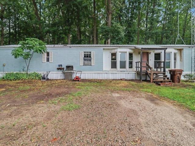 14372 Deaner Rd, Howard City, MI 49329