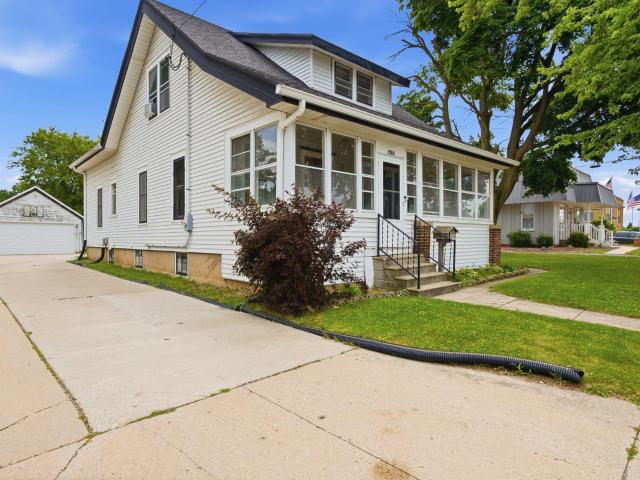 1437 Main St