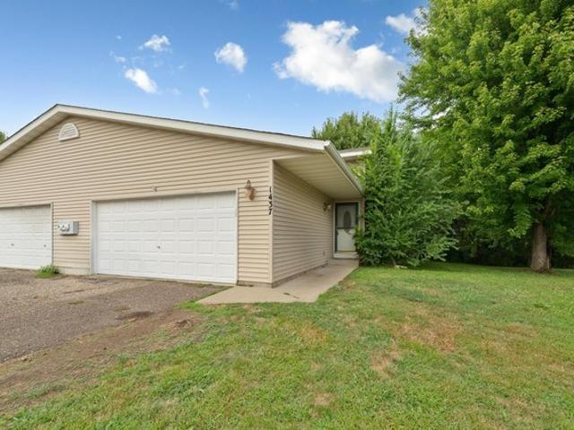 1437 McIntosh Cir, Shakopee, MN 55379