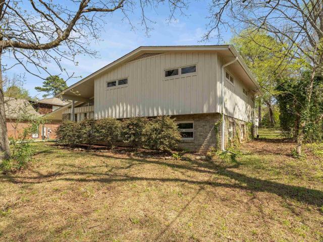 1437 Brewster Circle