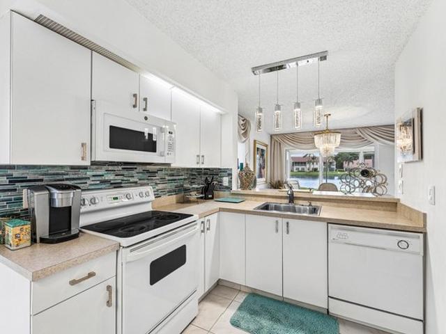 14388 Emerald Lake Dr Apt 2, Delray Beach, FL 33446