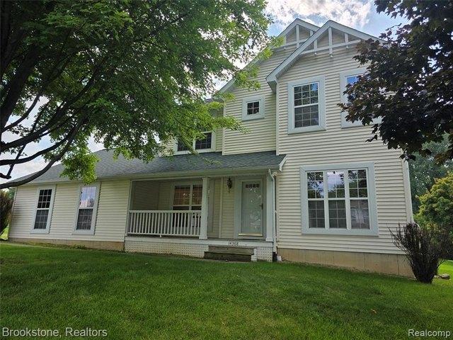 14388 Oak Leaf Trl, Fenton, MI 48451