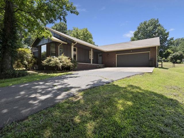 1438 Melody Ln, Grove, OK 74344