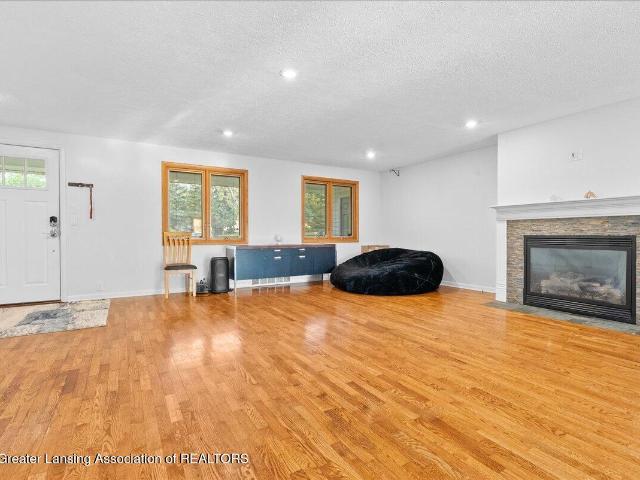 1438 N Hagadorn Road