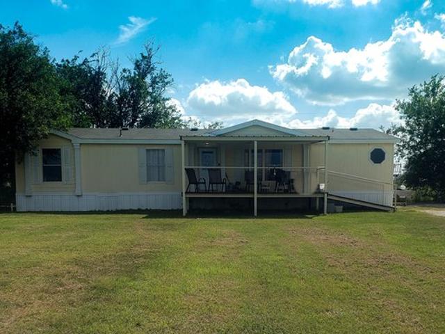 1438 Country Ln, Marion, TX 78124