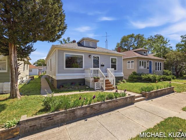 1438 Pennoyer Avenue