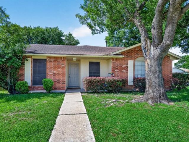 1439 Middle Park St, Pasadena, TX 77504