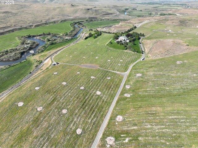1439 Oasis Rd, Touchet, WA 99360