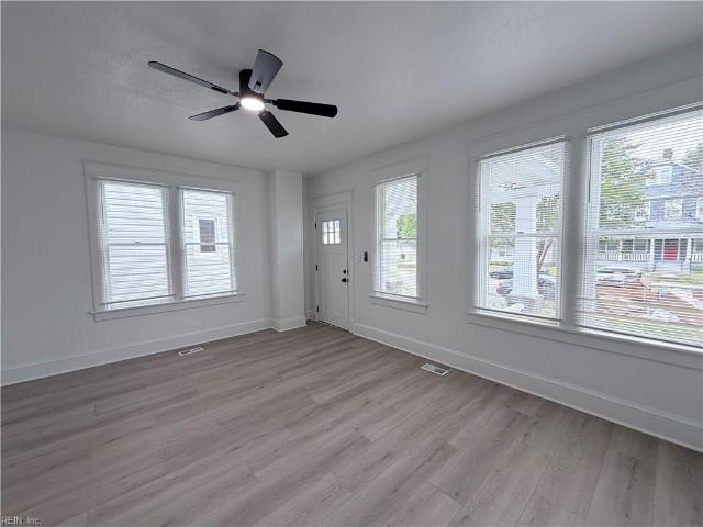 1439 Chesapeake AVE