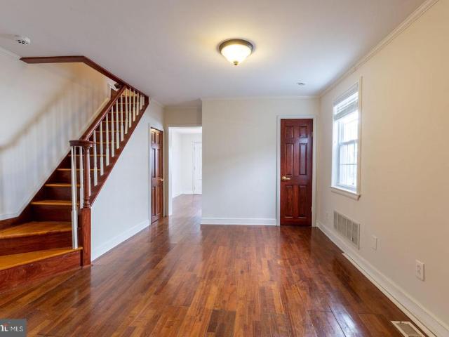 1439 E Oxford Street