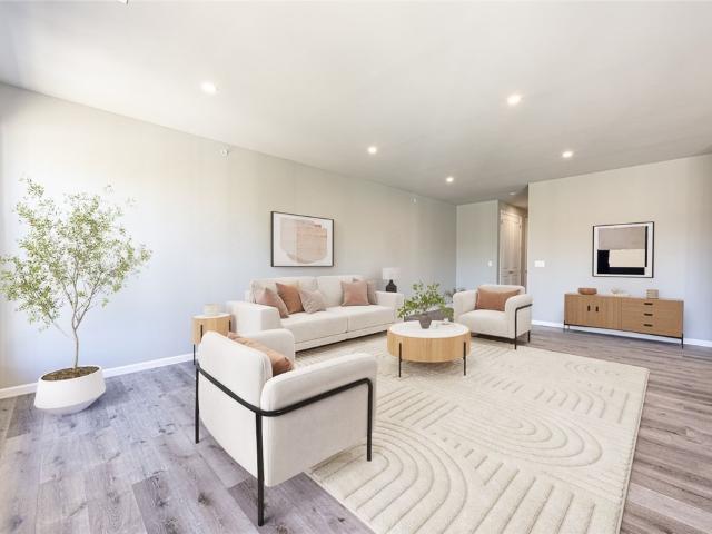 1439 Hastings Crescent