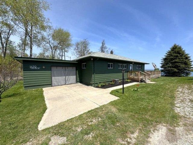 1439 Lakeside Dr, Harbor Beach, MI 48441