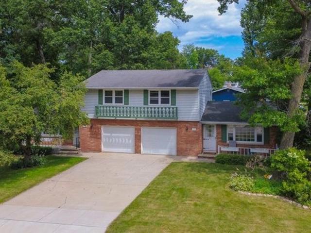 1439 Springdale Ln, Green Bay, WI 54304