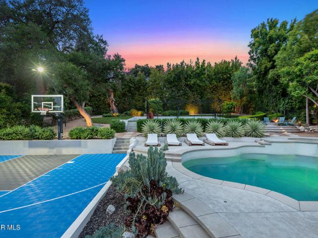 1439 Windy Mountain Avenue