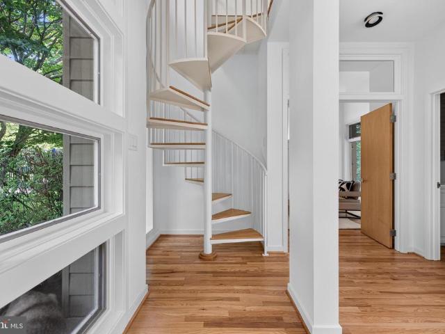 14301 Poplar Hill