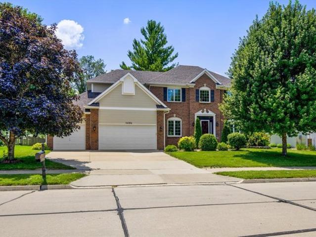 14304 Briarwood Ln, Urbandale, IA 50323