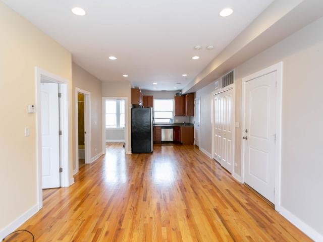 1430 N Maplewood Avenue # 402