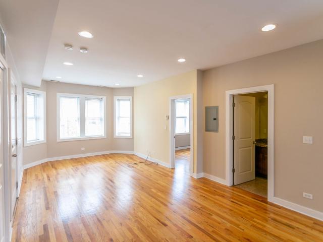 1430 N Maplewood Avenue # 402