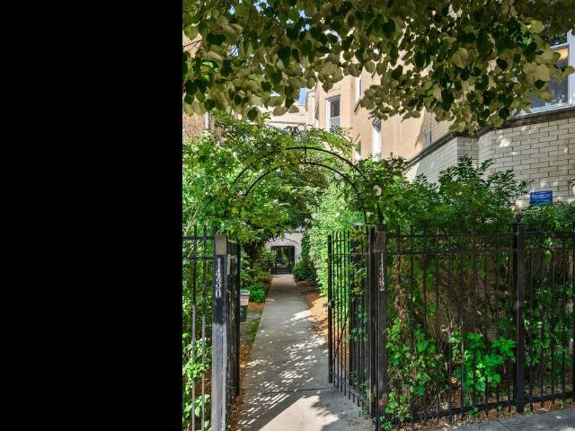 1430 N Maplewood Avenue # 201
