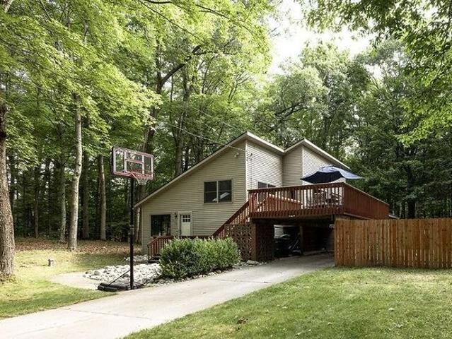 1430 N Scenic Dr, Muskegon, MI 49445