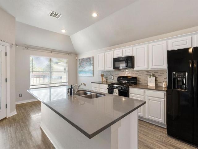 1430 Lakeview Drive