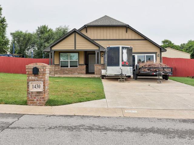 1430 Lakeview Drive