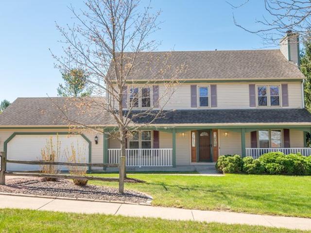 1430 Sunnyridge Rd, Pewaukee, WI 53072