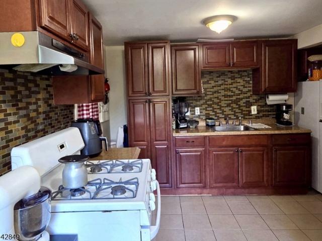1430 Sussex Tpke # 1