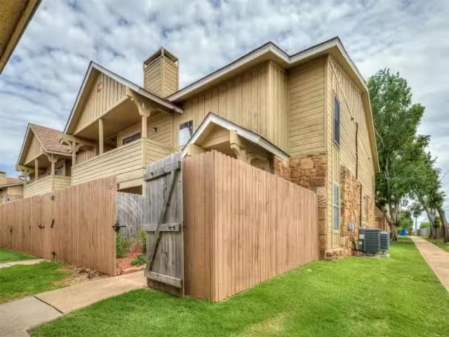 14315 N PENNSYLVANIA AVE # 13D, OKLAHOMA CITY, OK 73134 Condo/.