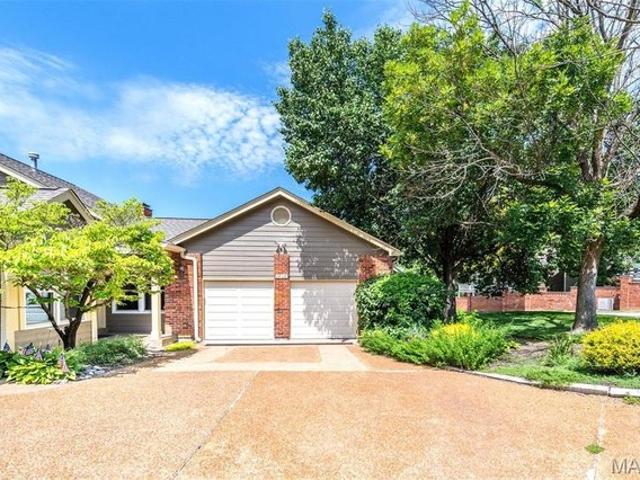 14316 Willow Spring Hill Dr, Saint Louis, MO 63017