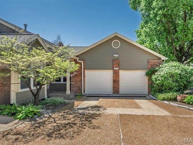 14316 Willow Spring Hill Dr, Saint Louis, MO 63017